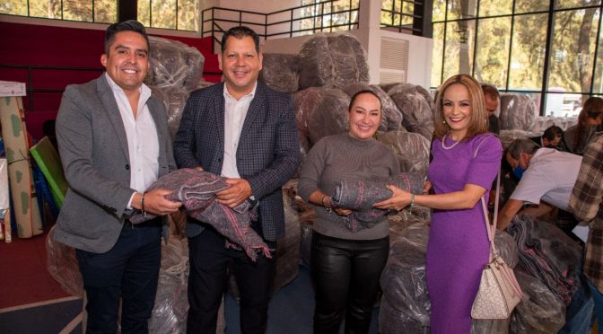 DIF | Entrega DIF apoyos por temporada invernal